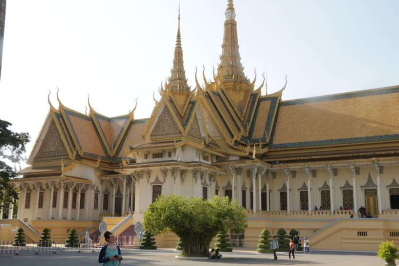 Phnom Penh Private Tour English Local Guide - Detailed Breakdown of the Itinerary