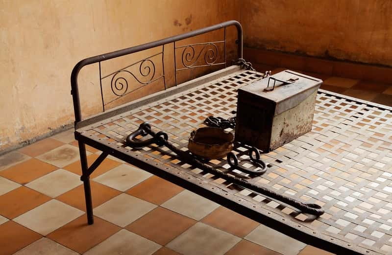 Phnom Penh Private Tour: Royal Palace, Silver Pagoda, S-21 - Key Points