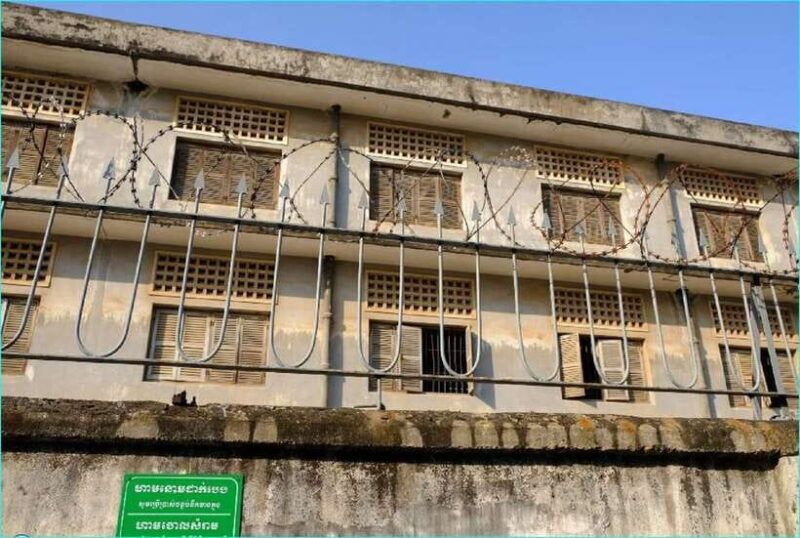 Phnom Penh private tour Tuol Sleng & Choeng Ek Killing Field - Key Points