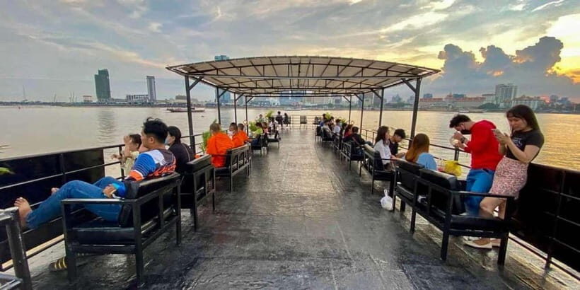 Phnom Penh: Sunset Cruise with Beer and BBQ - Detailed Breakdown of the Itinerary