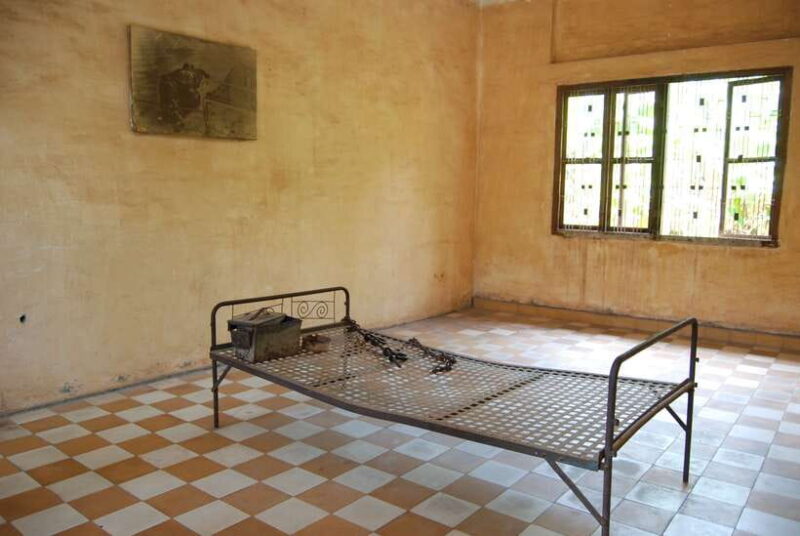 Phnom Penh: Tour of Tuol Sleng Prison and Choeng Ek Memorial - Who Should Consider This Tour?