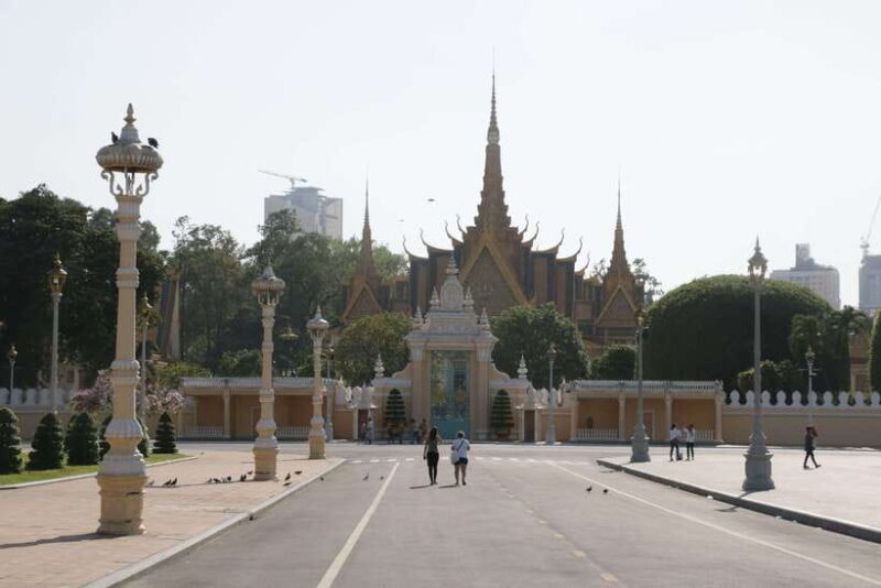Phnom Penh Tour with English Tuk Tuk Driver - Detailed Breakdown of the Itinerary