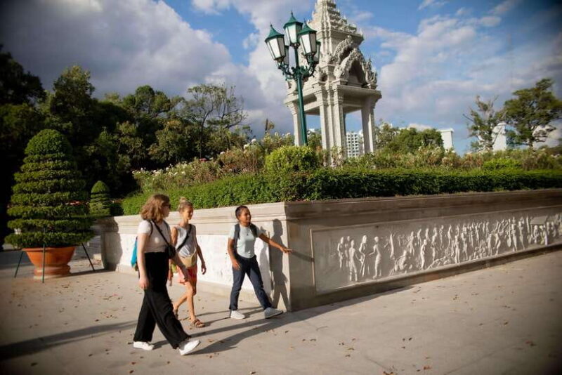 Phnom Penh: Walking Highlight City Tour - Key Points