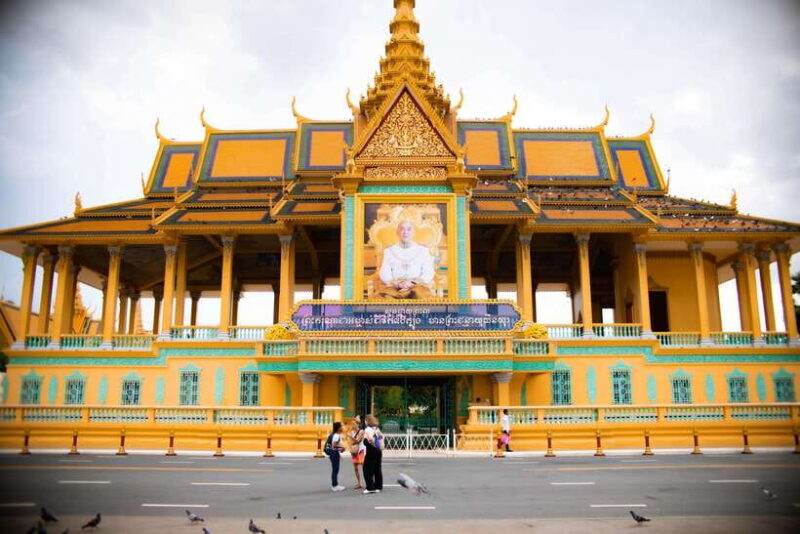 Phnom Penh: Walking Highlight City Tour - Practical Details: What to Expect