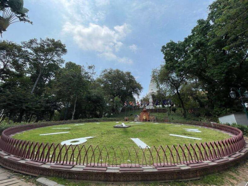 Phnom Phnom: Local Market & Culture Walking of City Tour - Sunset and River Cruise: A Perfect Close