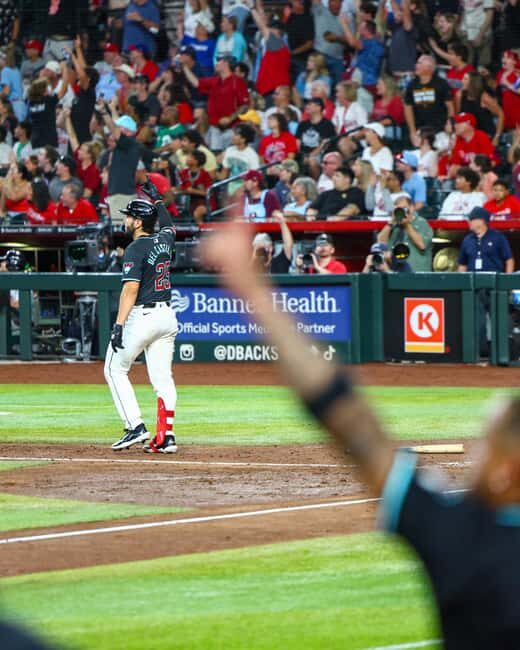 Phoenix: Arizona Diamondbacks Baseball Game at Chase Field - A Closer Look at the Chase Field Diamondbacks Experience