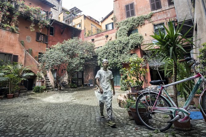 Photo Tour: Craft shops and hidden corners around Campo de Fiori - FAQs