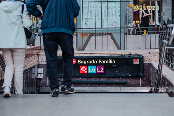 Photo Walking Tour Sagrada Familia and Gaudí in Barcelona - Key Points