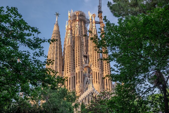 Photo Walking Tour Sagrada Familia and Gaudí in Barcelona - Travelers Testimonials and Ratings