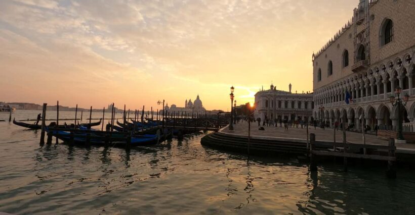 Photo with a professional photographer in Venice - A Close Look at the Experience