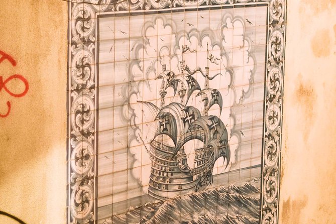 Photograph Lisbon Walking With a Local Photographer - Cultural Insights and Historical Perspectives