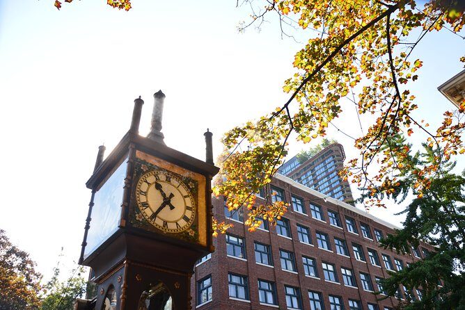 Photography & Hiking in Nature - Stanley Park’s Totem Poles and Panoramic Views