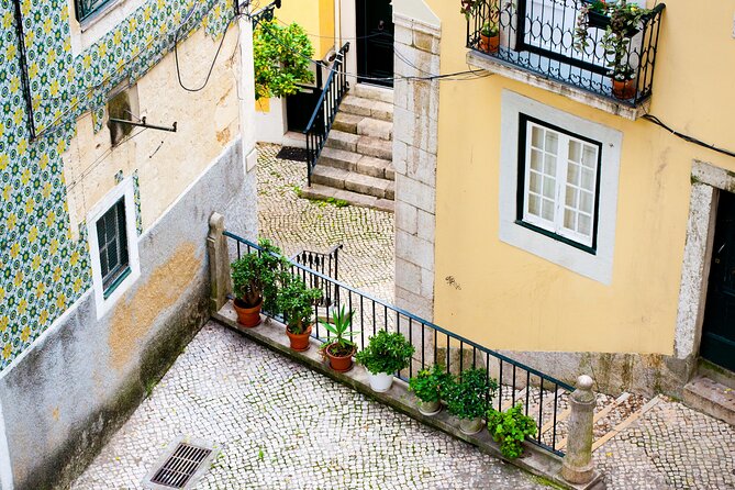 Photography Workshop-Tour in Alfama - Lisbon - Capturing the Essence of Lisbon