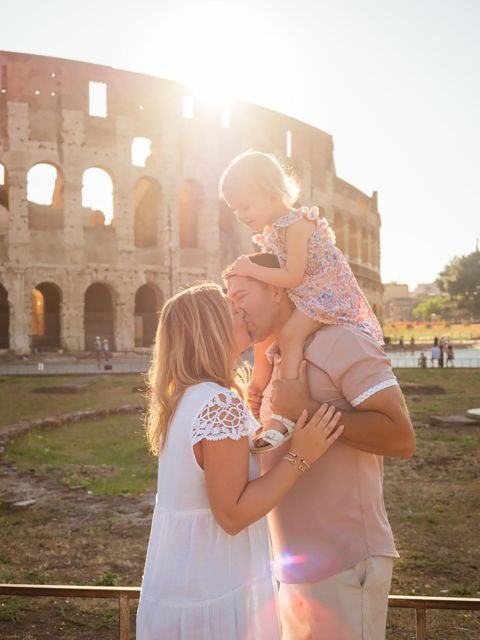 Photoshoot from Trevi Fountain to Colosseum with a local - FAQ