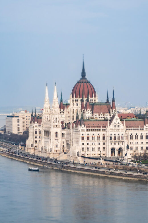 photoshoot tours with professional phototographer - budapest - A Closer Look at Budapest’s Photogenic Charm with a Professional Photographer