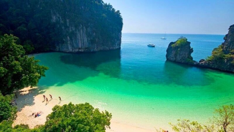 Phuket: Private Hong Island Speedboat Charter Tour - The Itinerary: A Day of Variety and Relaxation