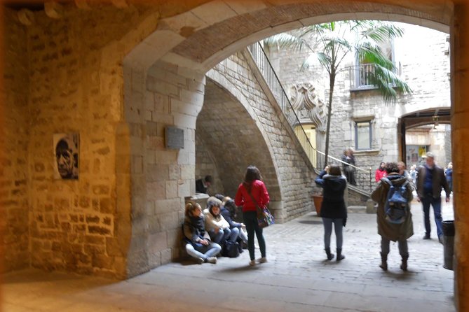 Picasso's Footsteps: Private Tour & Museum - Taking in the Picasso Museum