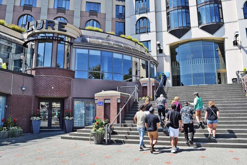 Pickle Pub Crawl: Ferry Rides and Appetizers - Who Will Love This Tour?