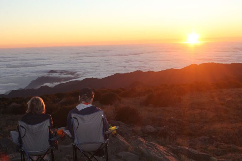 Pico do Arieiro: Private 4x4 Sunrise Trip with Hot Drinks - Comfort During the Early Morning