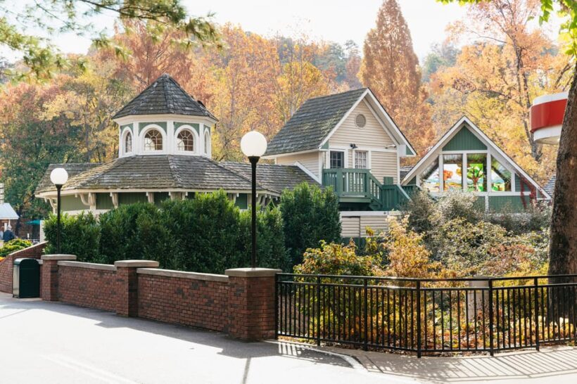Pigeon Forge: Dollywood & Splash Country Combo Ticket - Who Should Consider This Experience