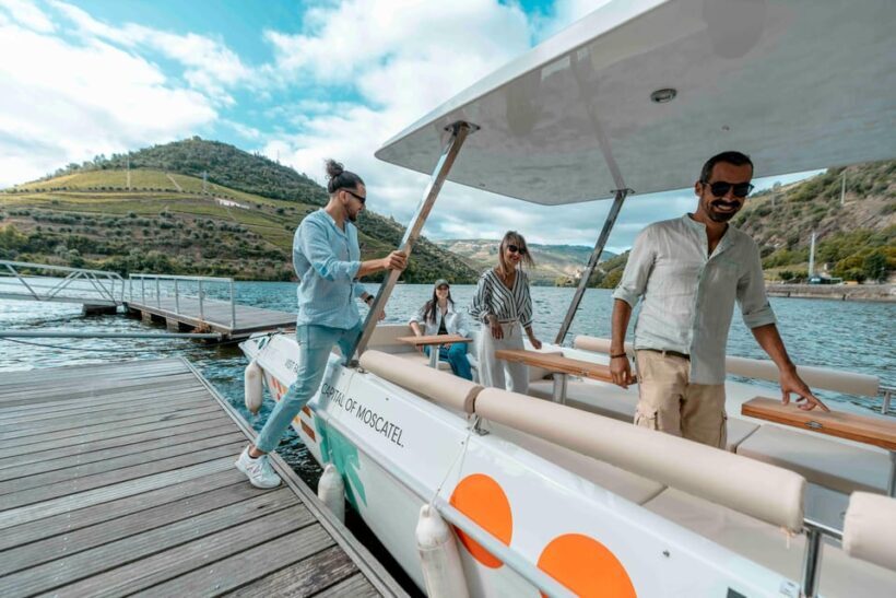 Pinhão: Private Electric Boat Tour 1h- Wine Tasting Included - The reviews confirm what makes this experience special