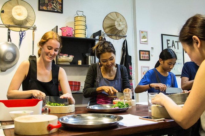 Pink Chili - Thai Cooking Class and Market Tour in Bangkok - Authentic Experiences and Common Praise