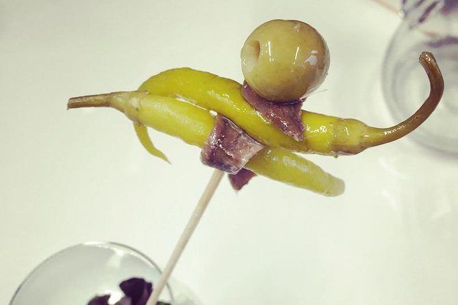 Pintxo and Tapas Tour With Local Food Expert - Highlights of the Guided Experience