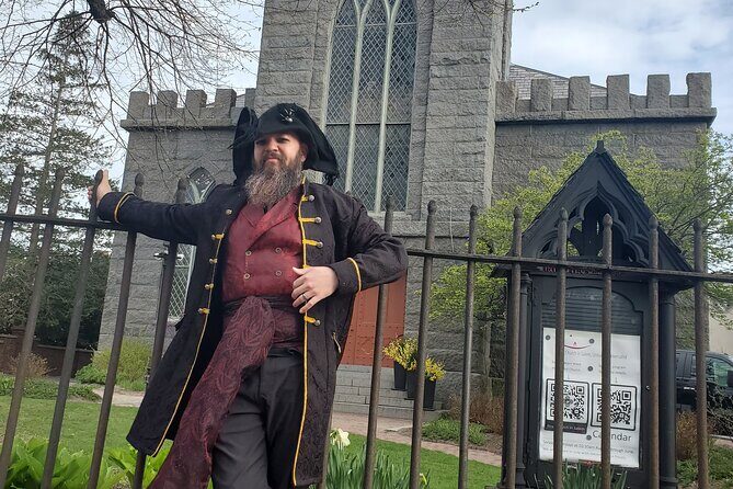 Pirates and Privateers Walking Tour with Real Pirates Admission - Key Points
