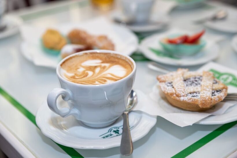 Pisa: City Sightseeing Walking Tour with Snacks and Drinks - Introduction