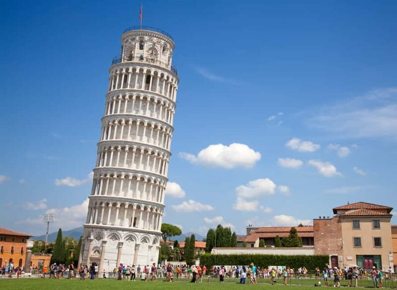 Pisa: Ultimate Food Tour with Full Tuscan Meal with a Local - The Role of the Guide: Knowledge and Atmosphere