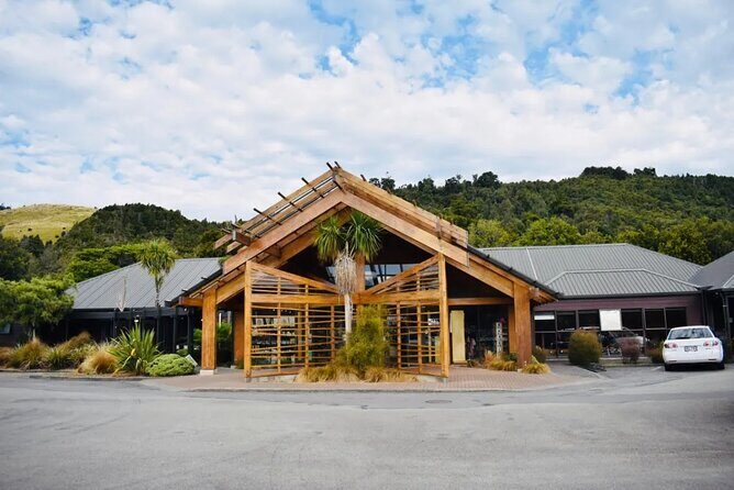 Pkaha National Wildlife Centre Guided Tour from Wellington - Introduction