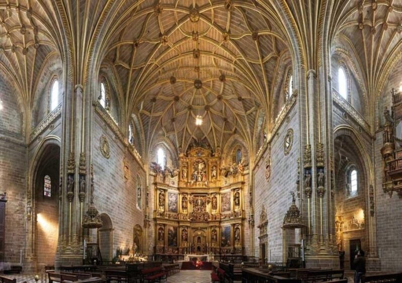Plasencia: Cathedral Visit and City Highlights Guided Tour - Discovering Plasencia: A Guided Tour of Its Cathedral and Highlights