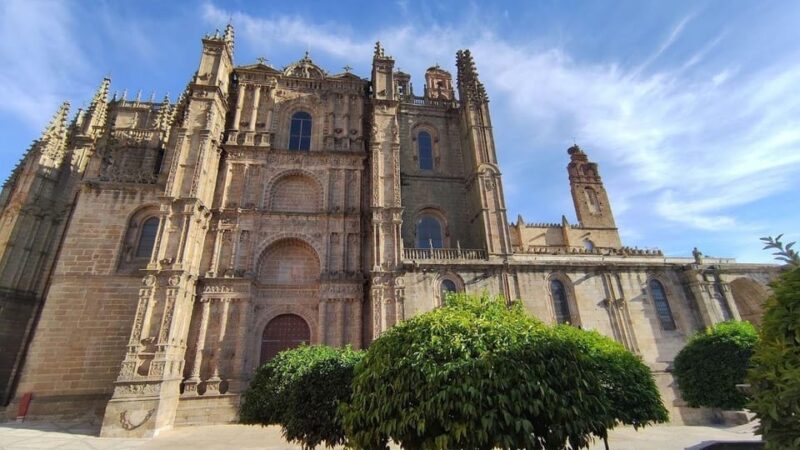 Plasencia: Cathedral Visit and City Highlights Guided Tour - Who Will Enjoy This Tour?