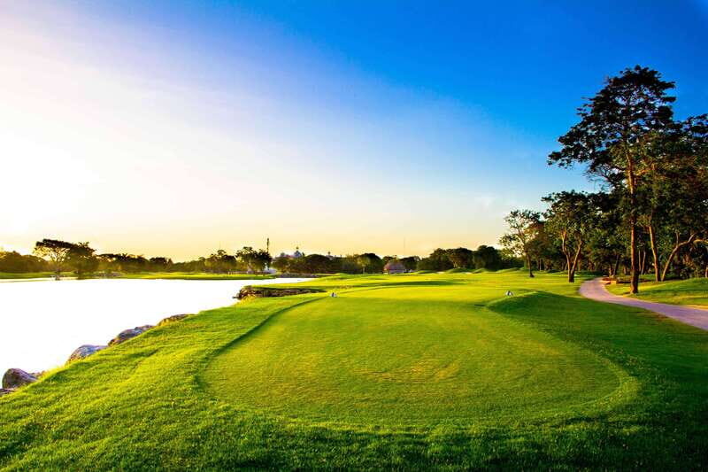 Play Hard Rock Golf Course W/Clubs - Key Points