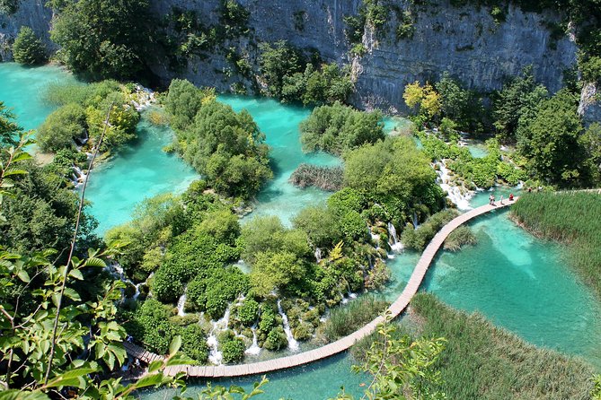 Plitvice Lakes National Park Day Trip From Omiš - Exploring Plitvice Lakes With a Professional Guide