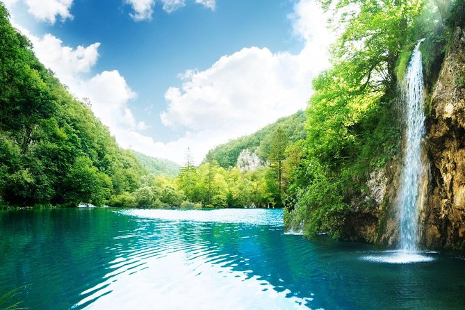 Plitvice Lakes National Park Day Trip From Omiš - Sightseeing Cruise and Hiking the Upper Lakes