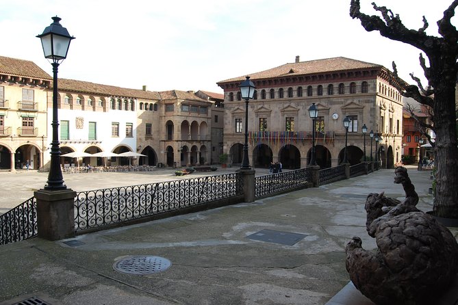 Poble Espanyol Private Tour in Barcelona with Pick up and Drop off - Whats Included and Whats Not