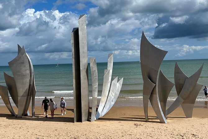 Pointe du Hoc, Omaha beach from Paris aboard a van (Private Tour) - Omaha Beach: From Landings to Monuments