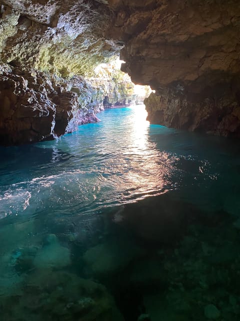 Polignano a Mare:tour Privato in barca tra grotte e aperitiv - The Coastal Journey and Photo Opportunities