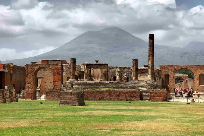 Pompei Three Hours With an Expert Guide - Visiting Villas, Shops, and Theaters