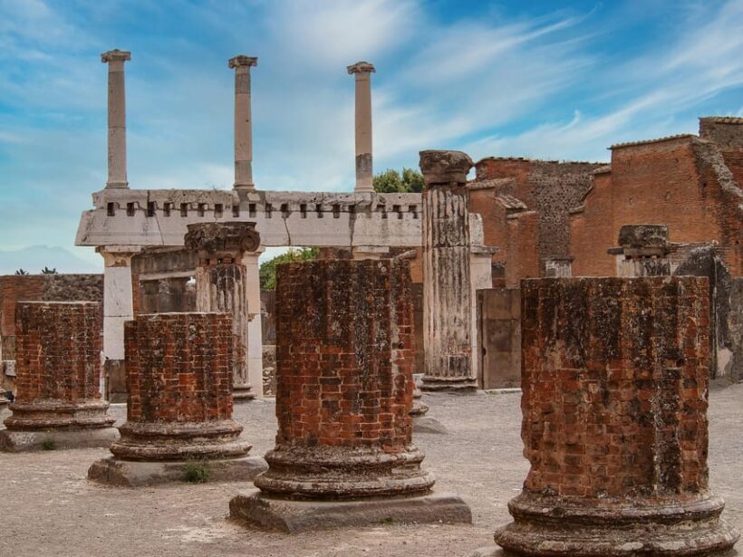 POMPEI TOUR : RUINS (SKIP THE LINE ) AND NAPLES HISTORICAL CENTER - A Practical Guide to the Pompeii & Naples Historic Center Tour