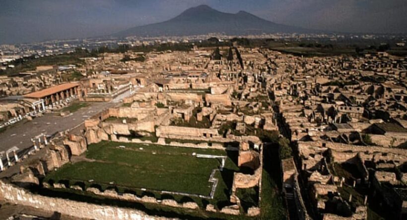 Pompeii : 2h small group tour with an archeologist - Key Points