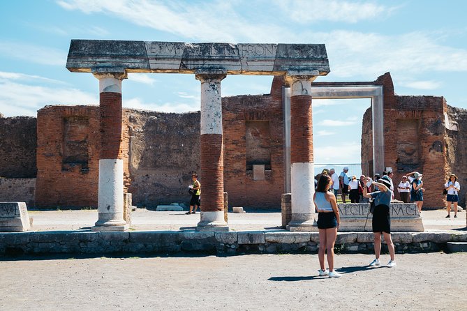 Pompeii 3 Hours Walking Tour Led by an Archaeologist - Customizing the Tour for a Personalized Experience