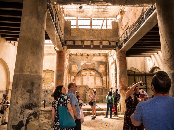 Pompeii and Herculaneum Private Walking Tour With an Archaeologist - Inclusions and Meeting Details