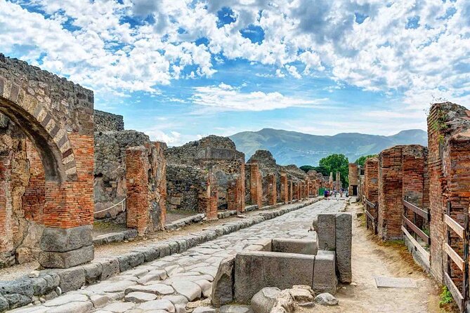 Pompeii and Mt. Vesuvius Full Day Tour with Italian Lunch - The Itinerary: What To Expect