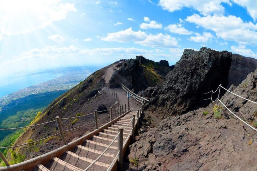 Pompeii: Day Tour of Pompeii and Vesuvius with Bus Transfer - What to Expect from This Tour