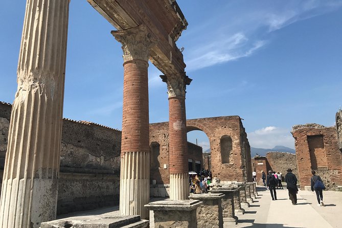 Pompeii Entrance Ticket & Walking Tour With an Archaeologist - Exploring the Archaeological Site