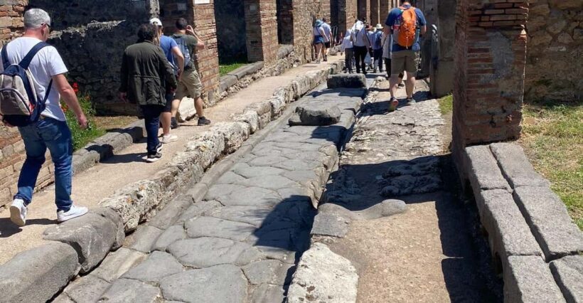 Pompeii from Napoli: transfer + entry ticket + guided tour - Key Points