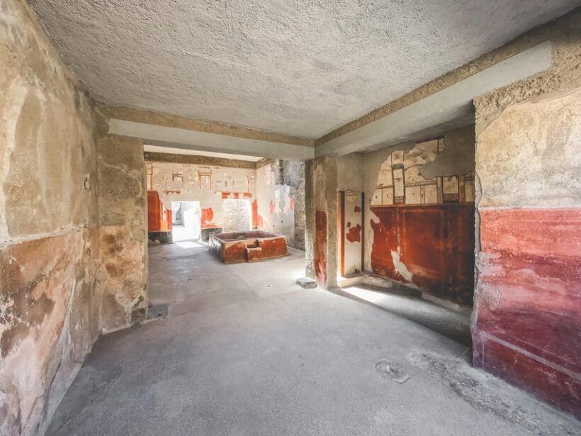 Pompeii: Guided Day Trip to Ruins and 2 Wineries Visits - Exploring Pompeii: A Glimpse into the Past