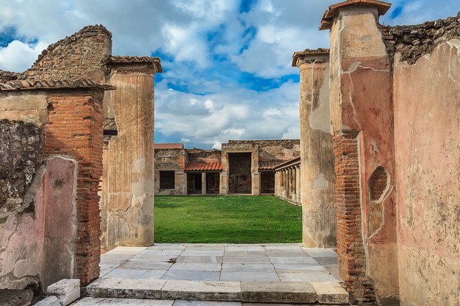 Pompeii guided group tour from Rome - A Complete Look at the Pompeii Day Trip